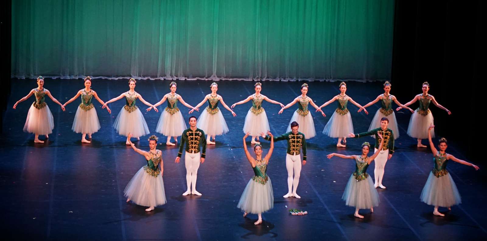 Staatsballett Berlin - Jewels - George Balanchine - Polina Semionova ...