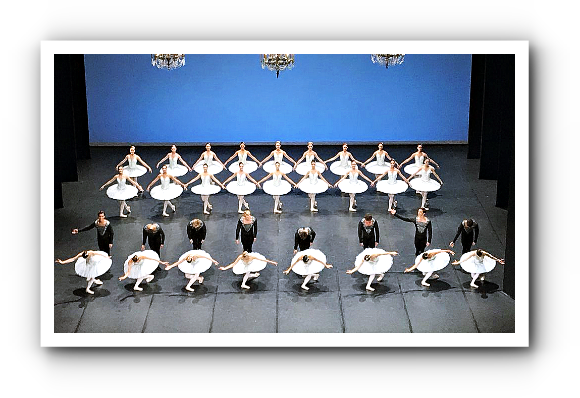 Stuttgarter Ballett - The Shades of White - Tamas Detrich