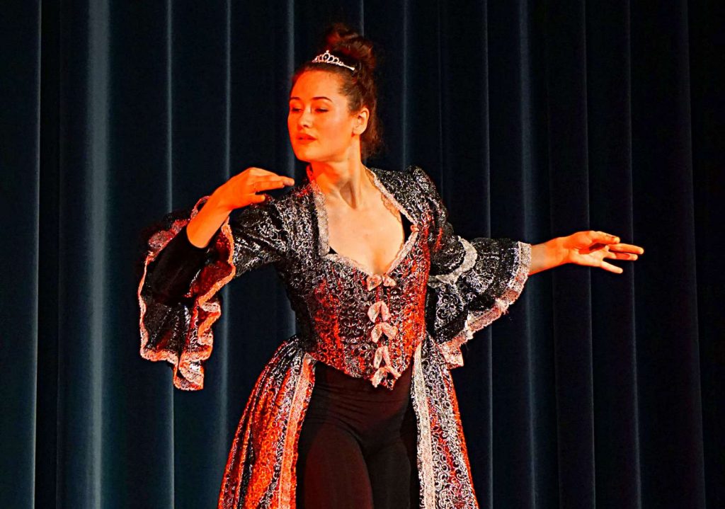 Babylon Berlin - Midnight Ballet - Laura Tiffany Schmid - Gisela ...