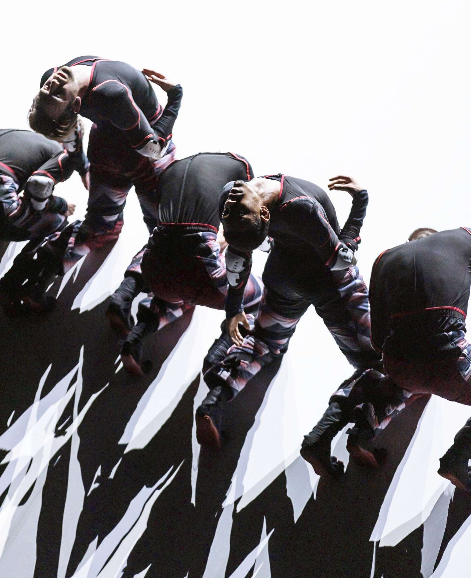 Theatre-du-Geneve-Mondes-flottants-Skid-Ukiyo-e-Damien-Jalet-Sidi-Larbi ...