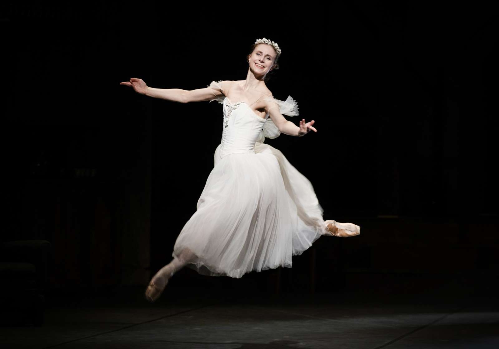 Hamburg Ballett - Romantic Evolution/s - Lloyd Riggins - La Sylphide ...