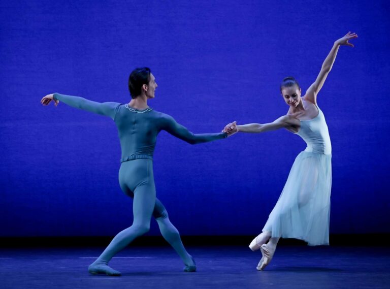 Hamburg Ballett - Fast Forward - George Balanchine - Marcos Morau